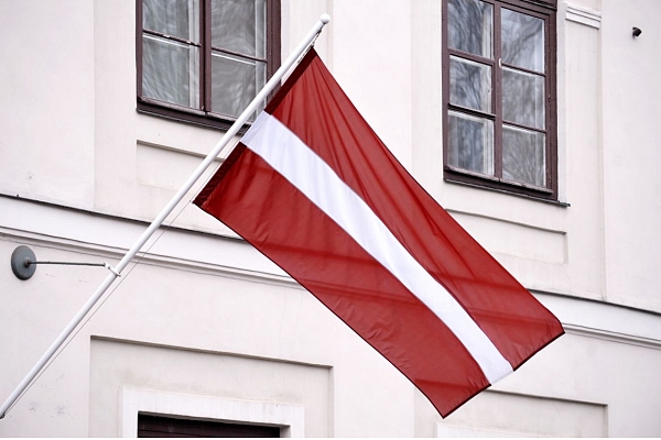 24. februārī jāizkar valsts karogs